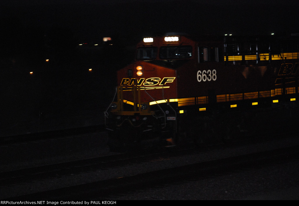 BNSF 6638 rolls west as she Dims her Headlights for a approching eastbound Z.